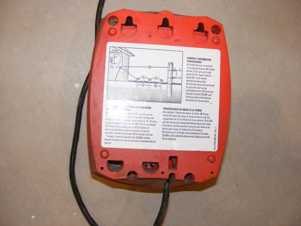 Red Snap'r model 66C electric fence controller 110v 15 mile range u.s.a ...