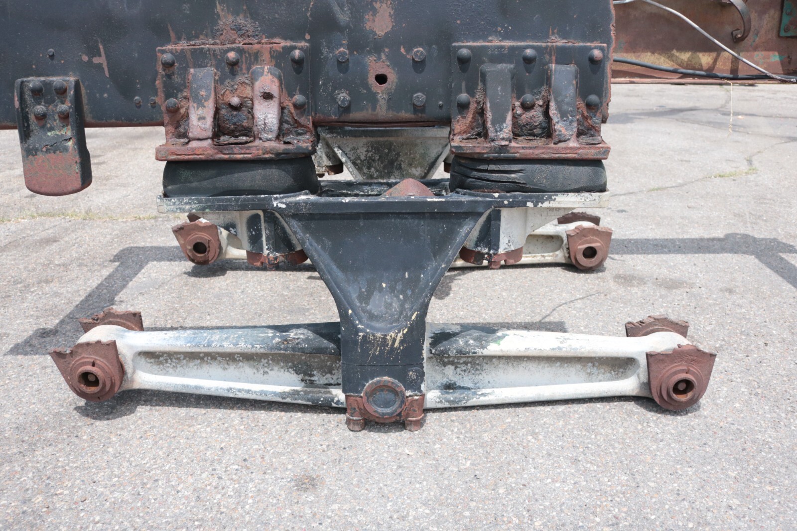 380 Series Hendrickson Suspension Pad Over Walking Beam 50" Aluminum ...