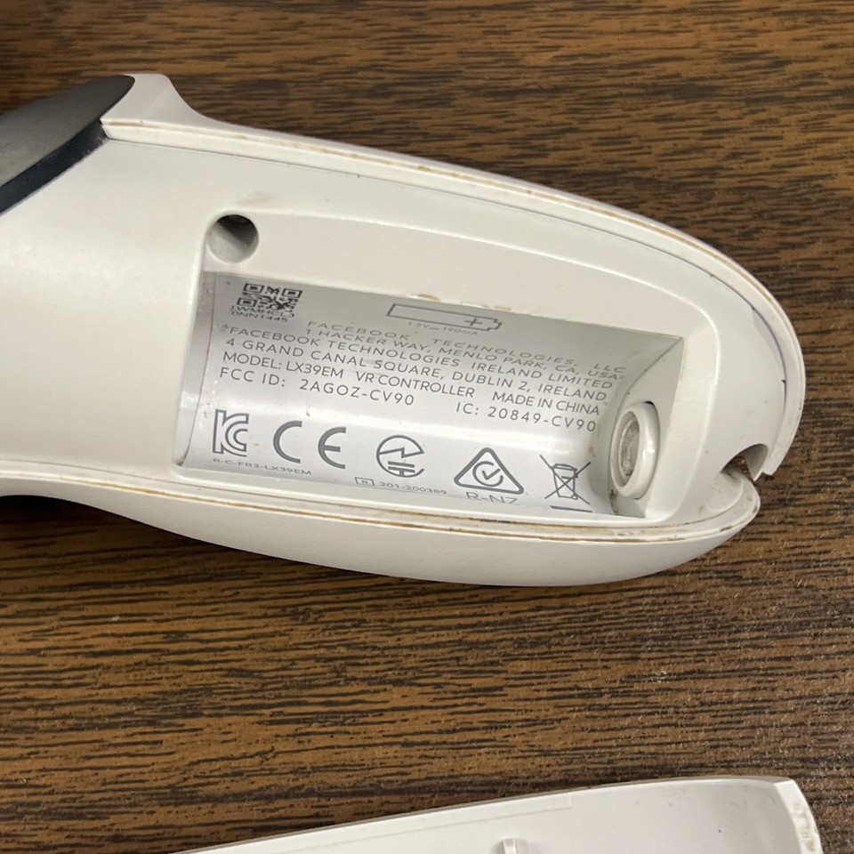 Meta Quest 2 Left Controller - ⚠️ DEFECTIVE For Parts (Damaged Thumb ...