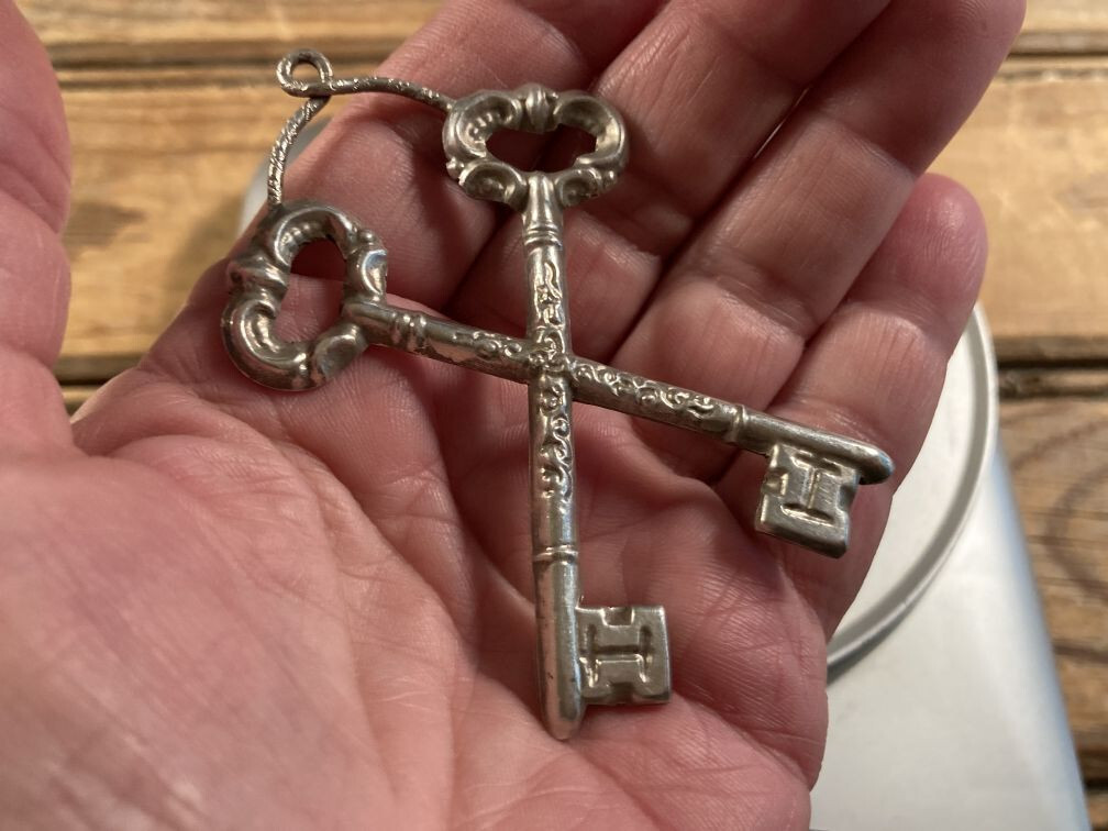 Antique Vintage Religious Masonic Pendant Silver or Plated Crossed Keys ...