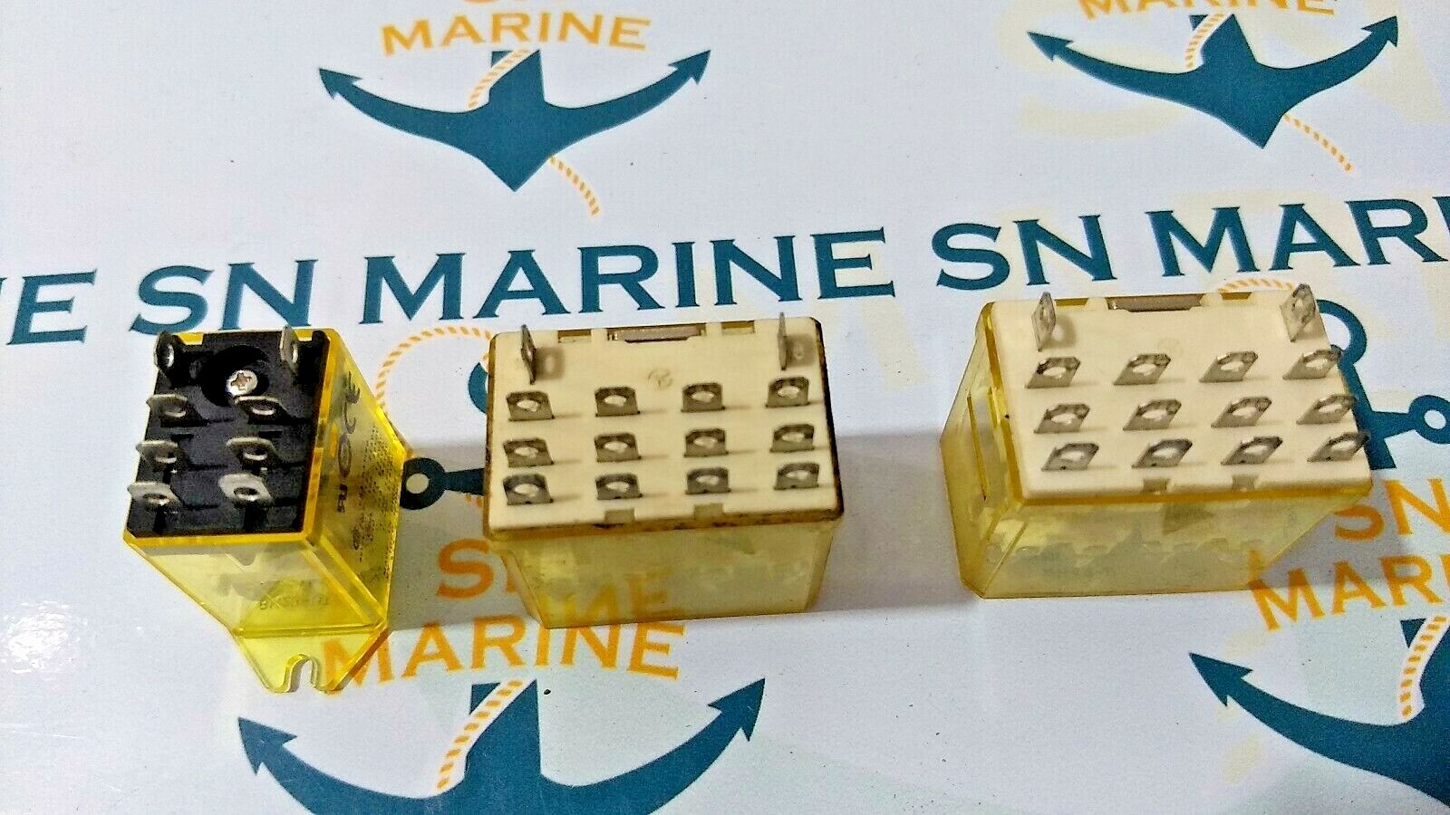 IDEC RH4B-U 27610A 120VAC Relais - 2 PC Et IDEC RH2B-UT - 1 PC - 3pc ...