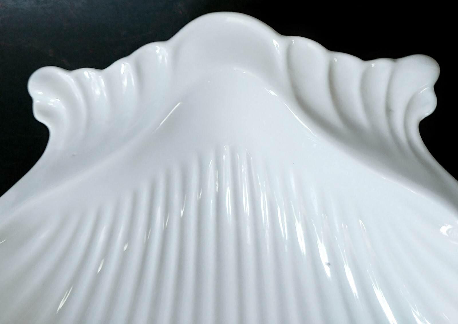 Beautiful White Ceramic Shell Shaped 8 3/4" Decorative Bowl Plate Tray ...
