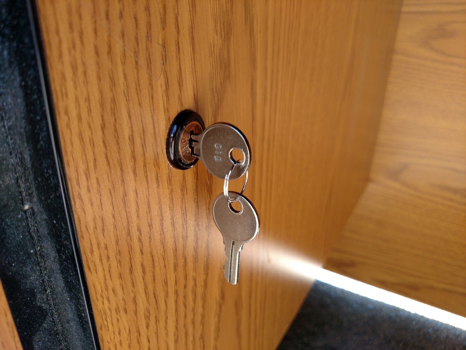 * DESK 30"x 60" Oak Double Pedestal LOCK & KEYS CLEAN We Deliver ...