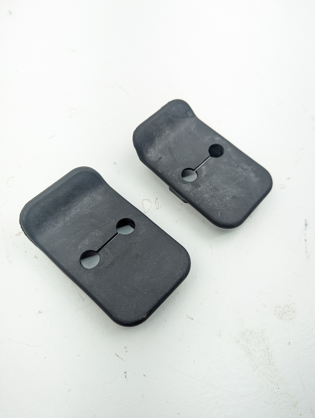 2002-2006 Mini Cooper S Rear seats stryker hook latch latch cover trim ...