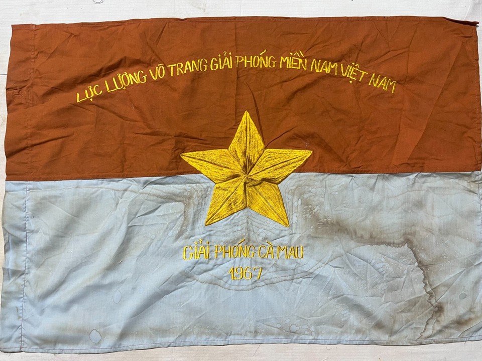 FLAG , Vietcong NVA NLF North VN Army Flag Victory in CA MAU 1967 ...