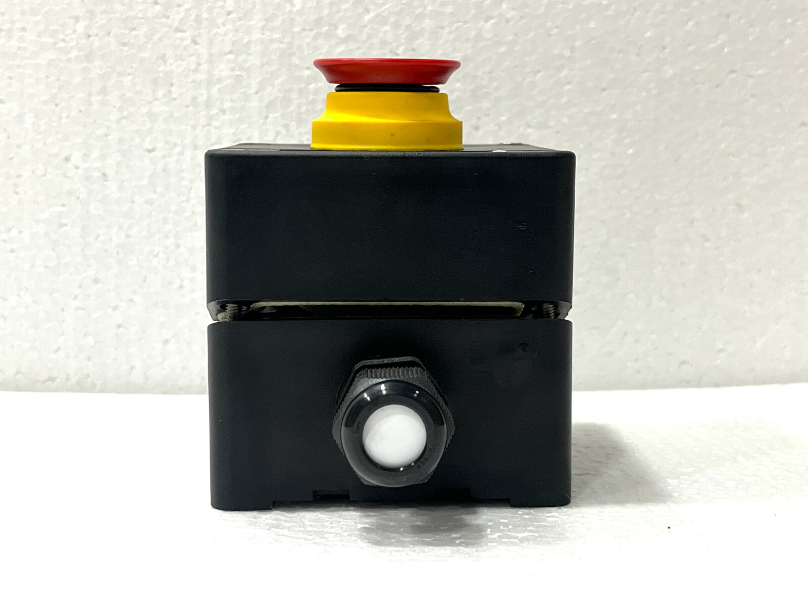 Eaton GHG4118101R0093 Emergency Stop Switch for sale online | eBay