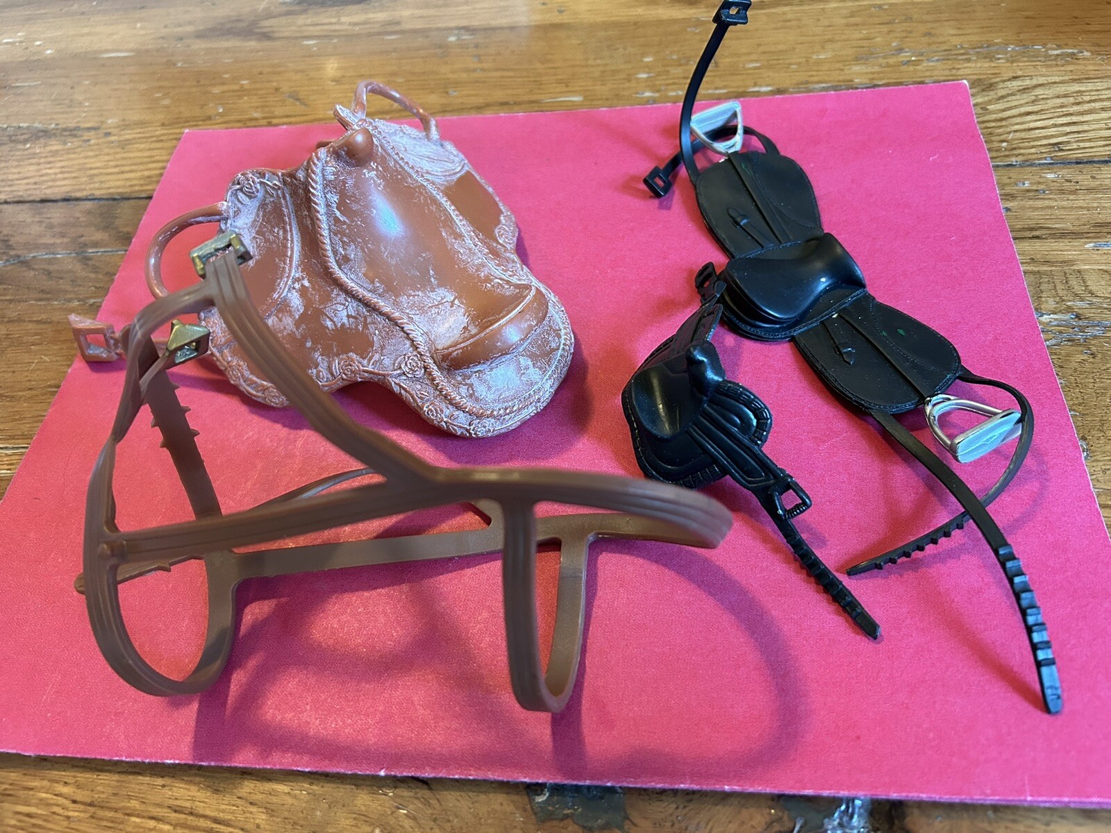 Toy Horse Saddles 4 Pc Lot Fashion Doll Soft Plastic Black Brown Horse ...