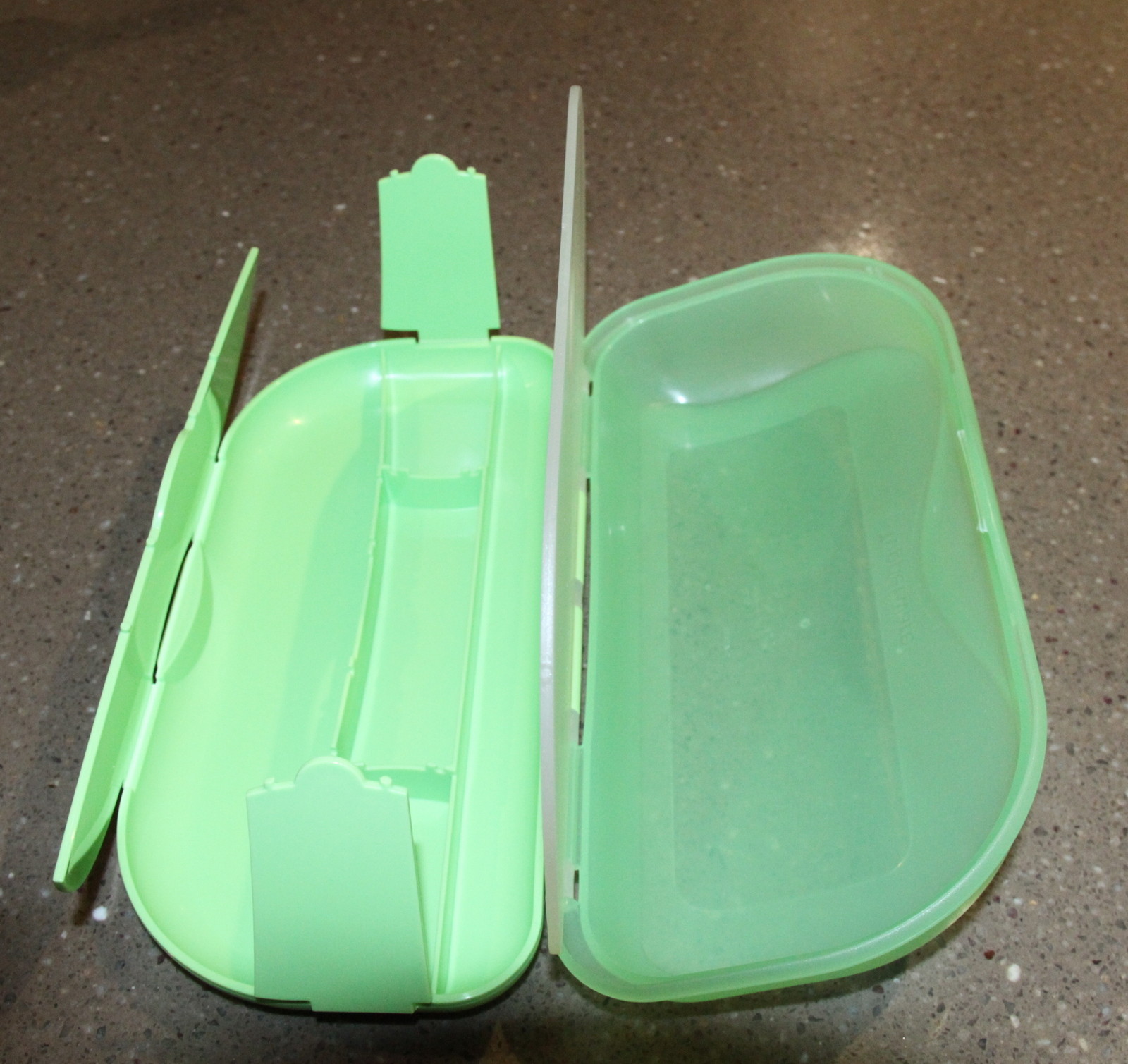 Tupperware clam shell arts/crafts/make-up container - Green | eBay ...