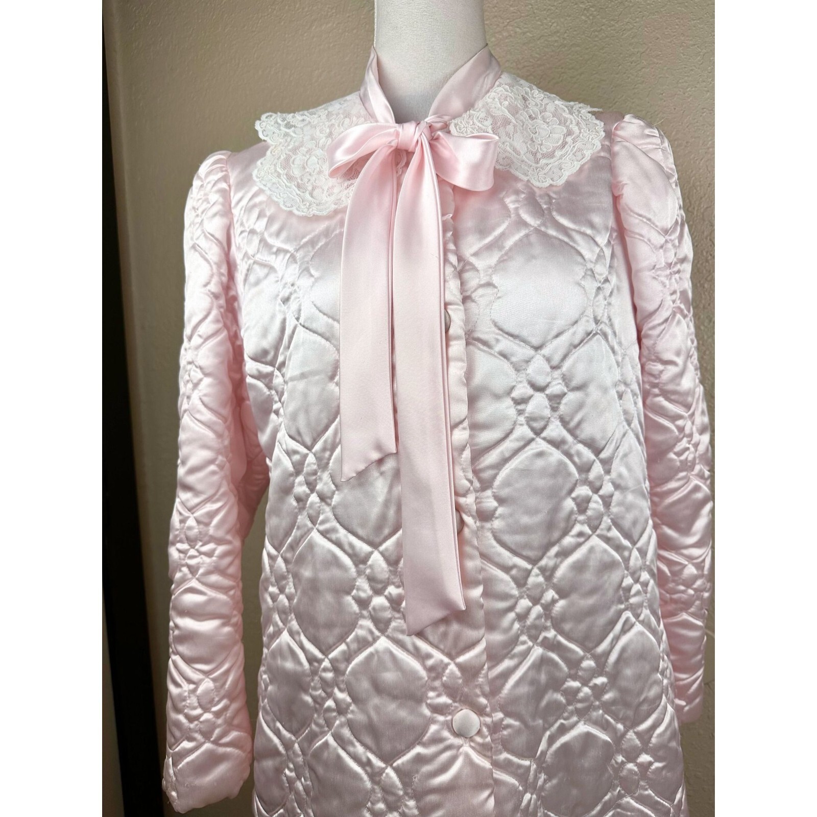 Vintage Coquette 50s Pink Quilted House Coat Embroide… - Gem