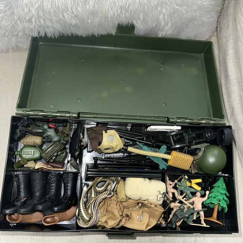 Vintage 90s GI Joe Foot Locker Case Figure Accessories Clothing Weapons ...