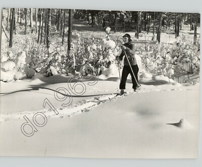 BARBARA GUTHRIE Cross Country Skis In BANFF CANADA Sports 1950s Press ...