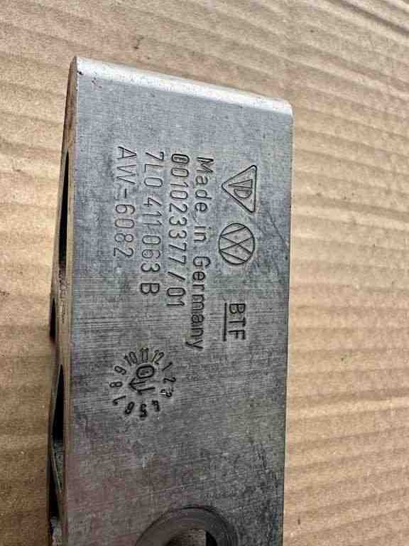 VW TOUAREG 7P5 Front Left Stabilizer Bracket 7L0411063B 3.00 2011 ...