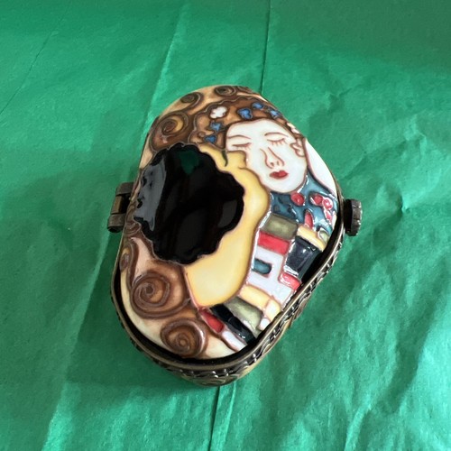 Benaya Porcelain Trinket Box Kiss ‘06 Triangle Shape | eBay