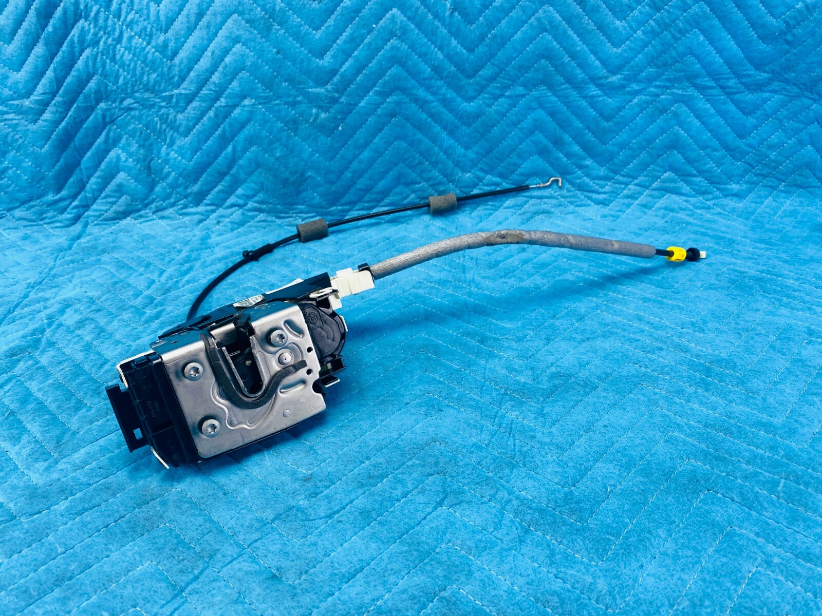 Genuine Mercedes 0997201301 Front Driver Door Lock Latch 2012-2020 OEM ...