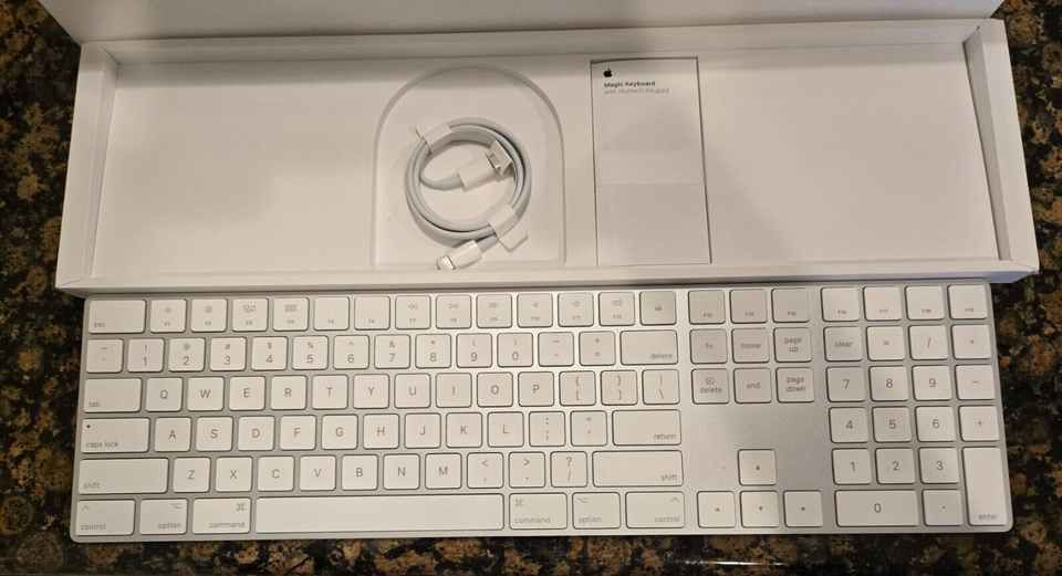 Very Clean Apple Magic Keyboard w/Numeric Keypad (Model A1843, White ...