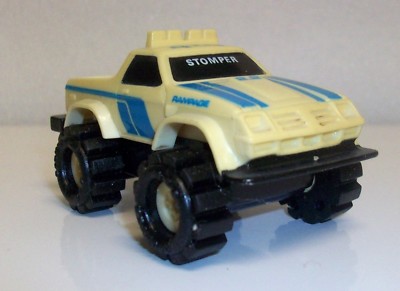 STOMPER 4X4 2.2 RAMPAGE TRUCK WHITE AND BLUE 1/64 Scale Plastic | eBay