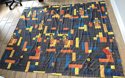 Lego Movie Curtains Another Day, Another Wall / Ceiling Build.