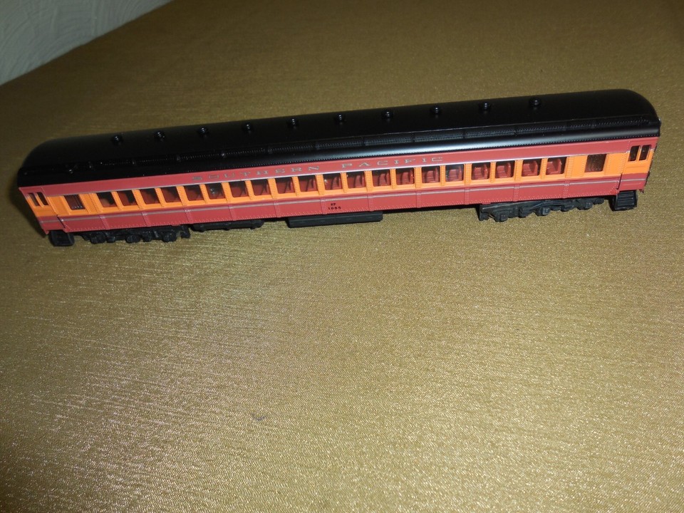 HO BACHMANN SPECTRUM SOUTHERN PACIFIC COACH (SP DAYLIGHT) 1985 ITEM ...