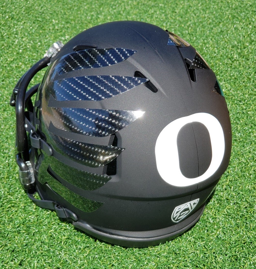 Oregon Ducks Carbon 2010 White On Grey With Carbon Fiber Helmet