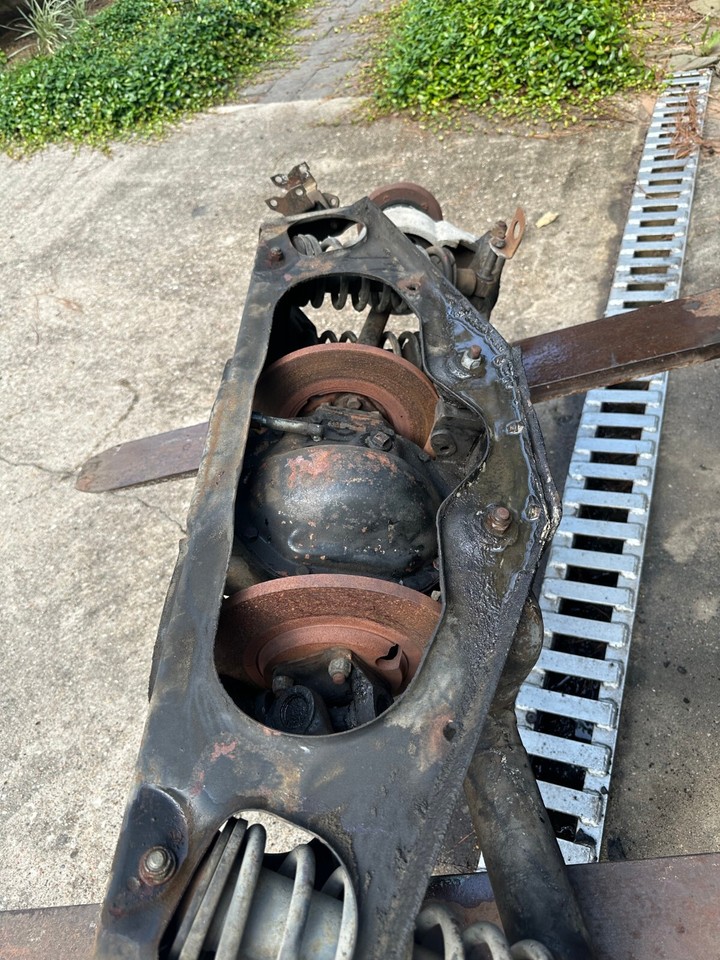 JAGUAR XJ6 SERIES 1 REAR AXLE AND SUSPENSION UNIT COMPLETE. 2.42 ...