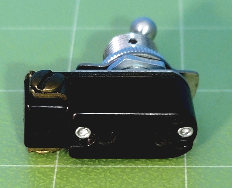 CB25: UND. LAB. INC. LIST. Toggle ON-OFF 3A 250V 6A 125V Vintage Switch ...