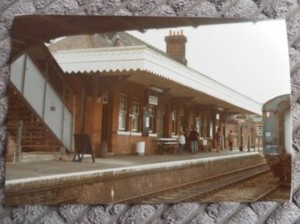 PHOTO CHAPPEL AND WAKES COLNE RAILWAY STATION | eBay