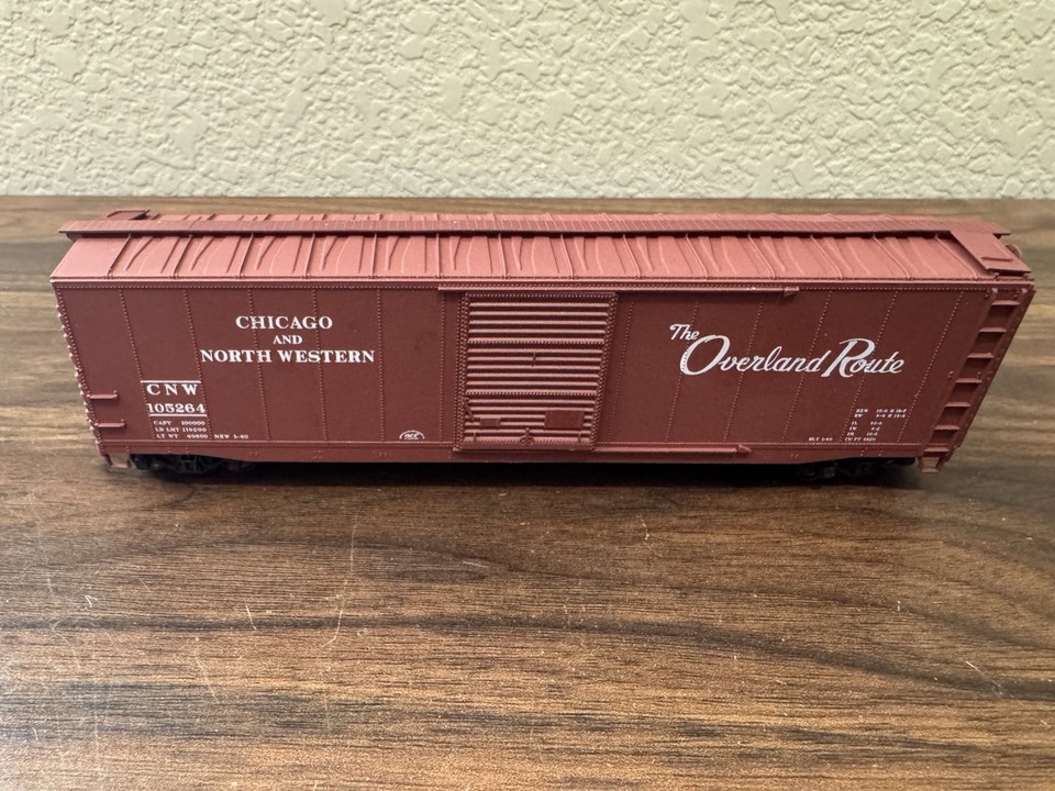 Accurail HO Scale Chicago & North Western (CNW) 50’ Box Car | eBay