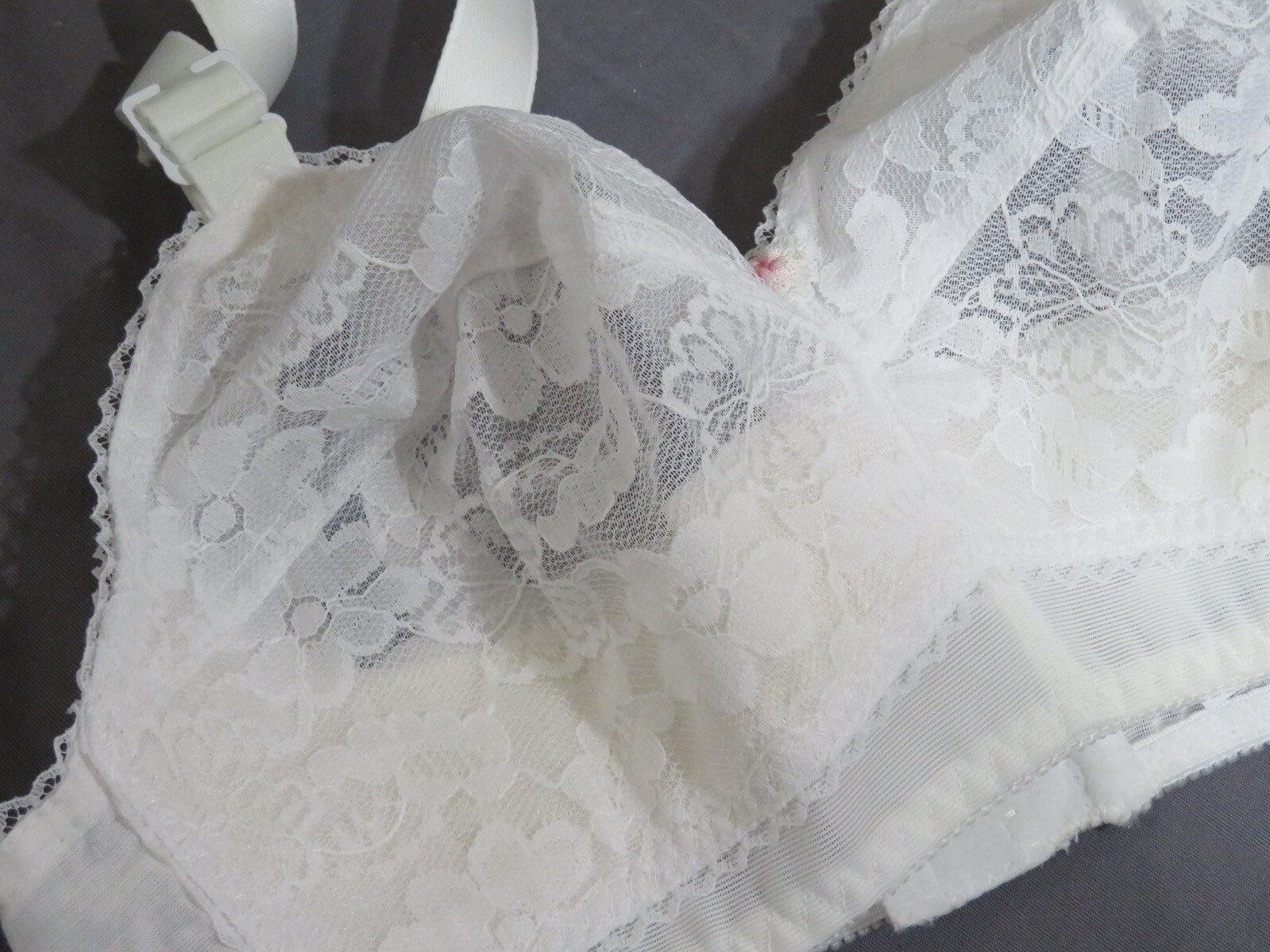 New Women’s Vintage Colesce Couture Cameo White Lace Bra Pink Wire Free ...