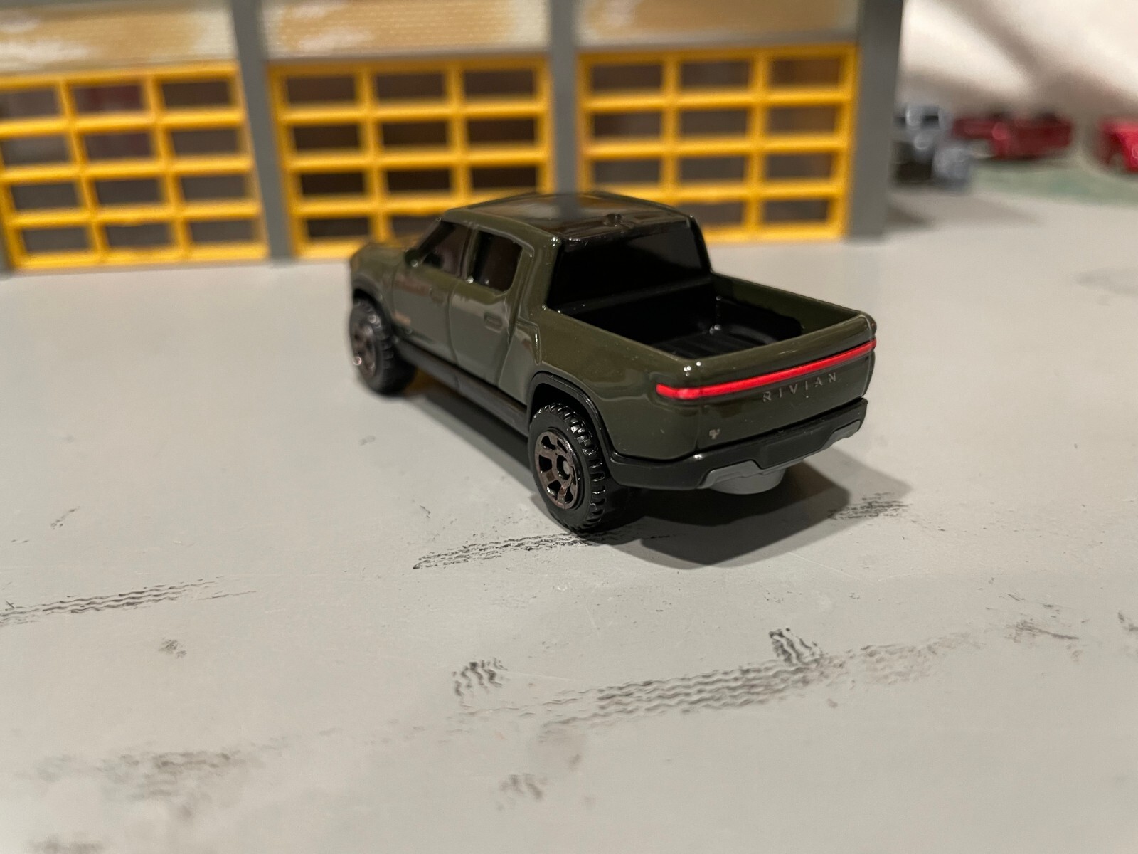 MATCHBOX 2024 RIVIAN R1T PICKUP ALL ELECTRIC/DARK SMOKE GRAY/ALLOY ...