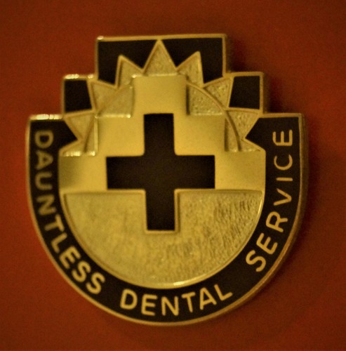 NEW US Army Fort Irwin Dental Command Vanguard Crest 2ea DUI Military ...