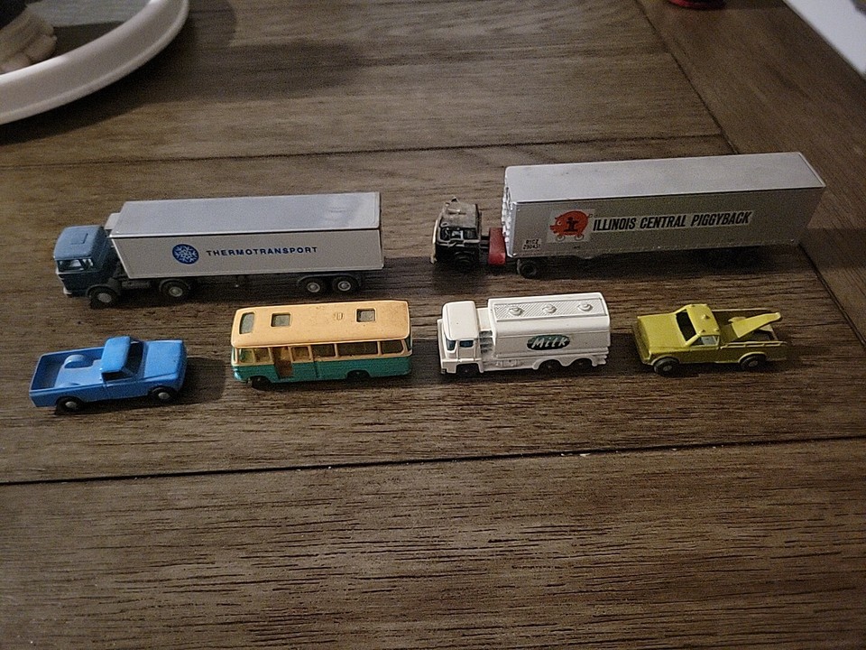 HO Scale Vintage Vehicles (4) Metal and 2x Tractor Trailor's Plastic 1/ ...