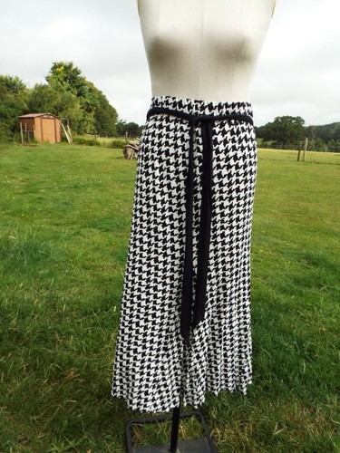 Black White Dog Tooth Check Pull On Paneled Stretch Skirt & Belt EVANS ...