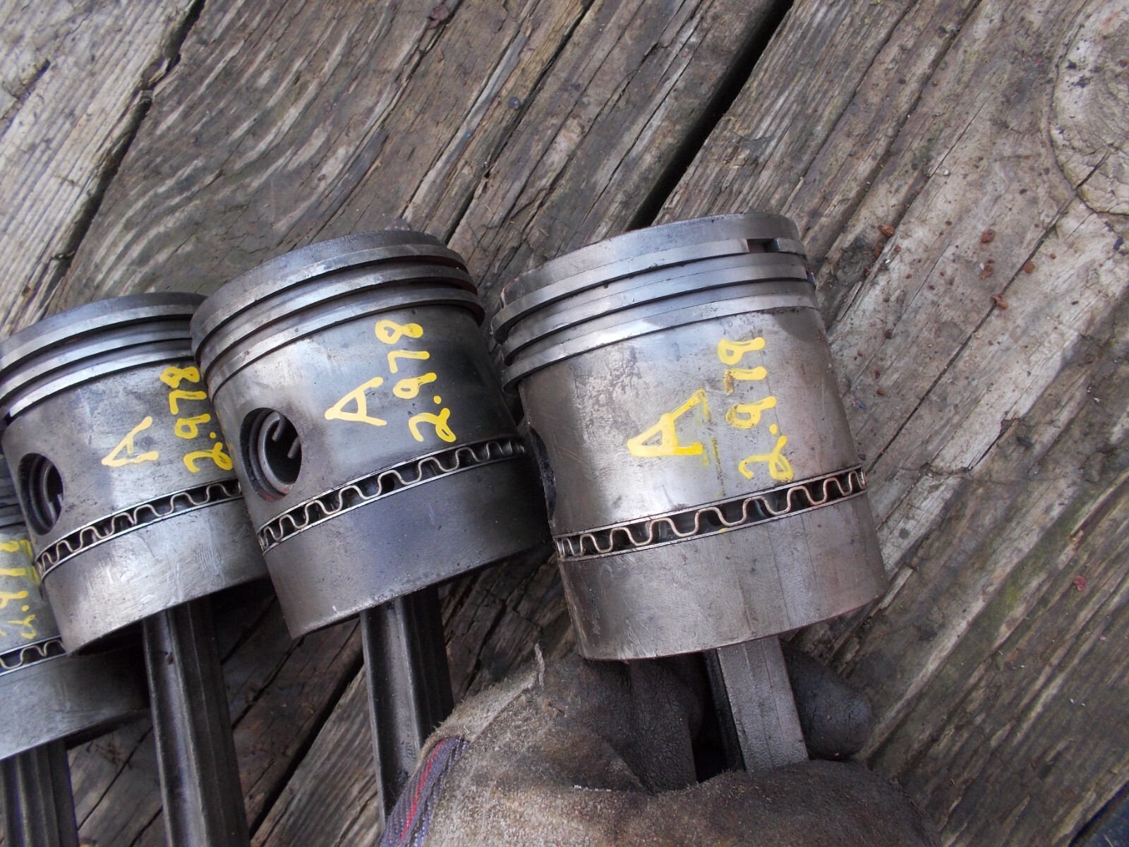 IHC Farmall A B BN IH tractor engine motor (4) pistons piston rods rod ...
