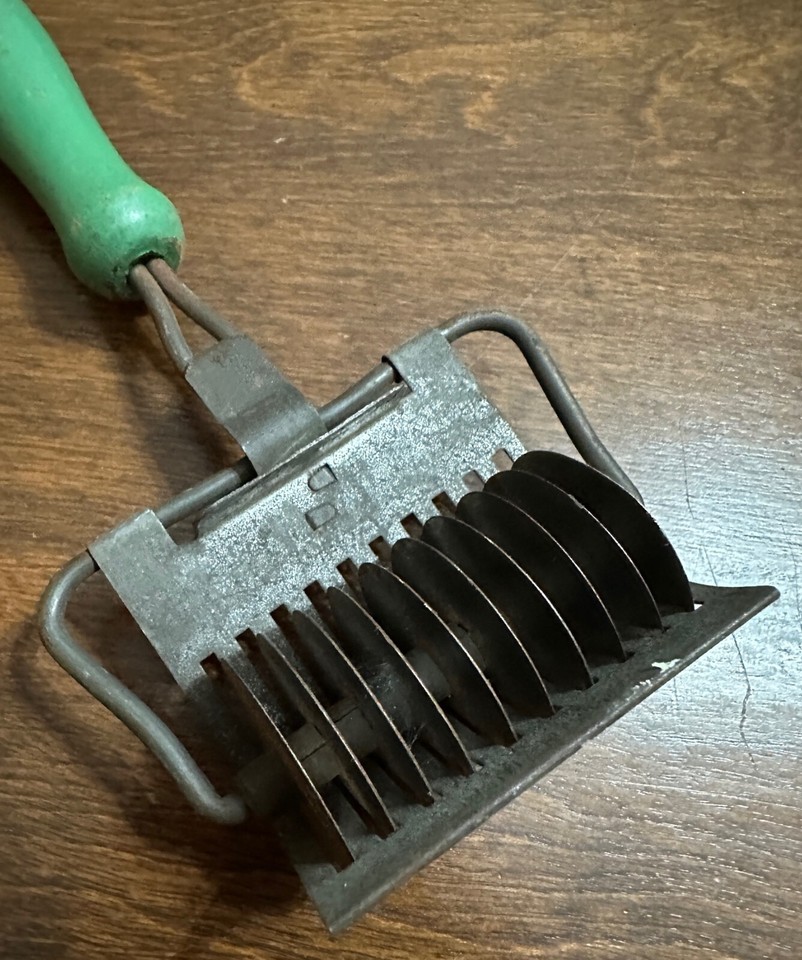 Vintage GREEN Wood Steel Pasta Herb Noodle Cutter Made in USA Handheld ...