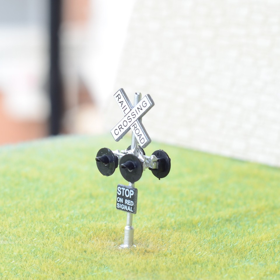 4 x HO scale railroad grade crossing signals 4 target faces LEDs made ...