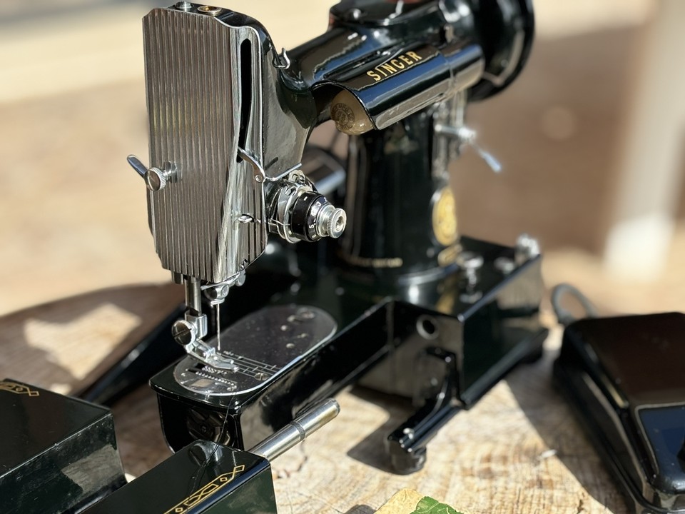 FEATHERWEIGHT SINGER Sewing Machine 222k free arm | eBay