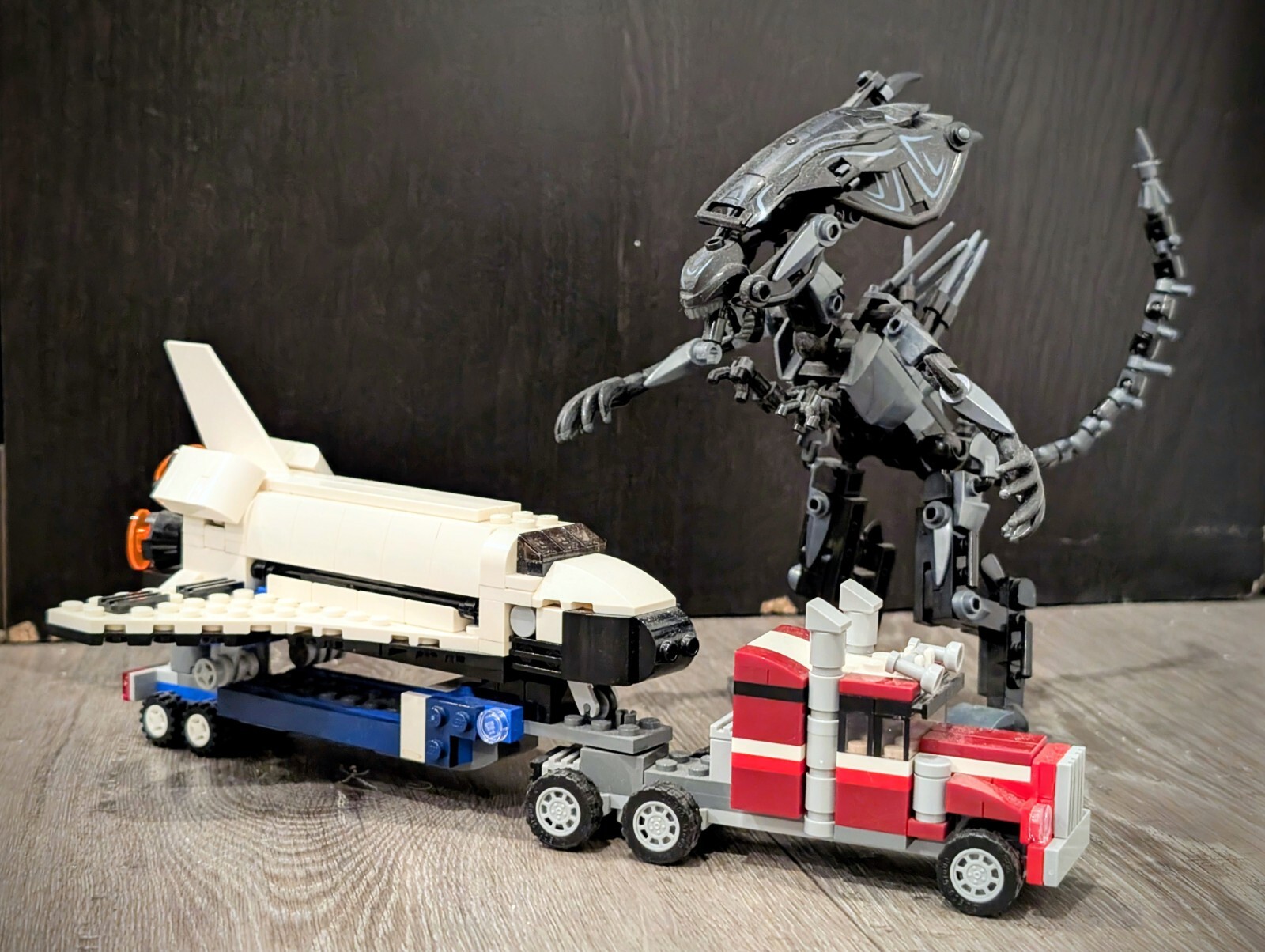LEGO CREATOR: Shuttle Transporter (31091) Plus Mega Construx Aliens ...