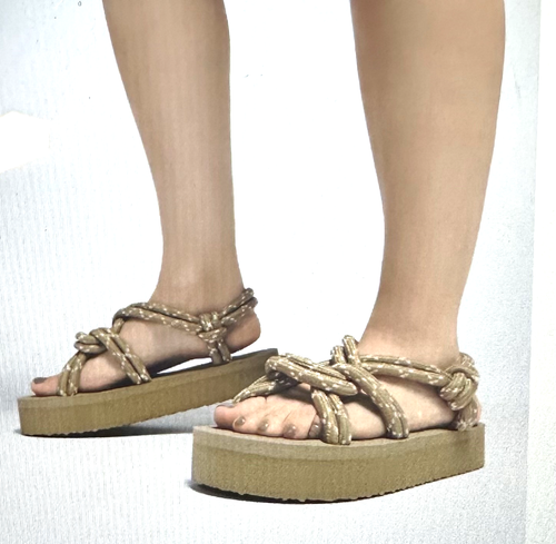 Azalea Wang Willodean NEW Cushioned Foam Platform Textured Strappy Sz ...