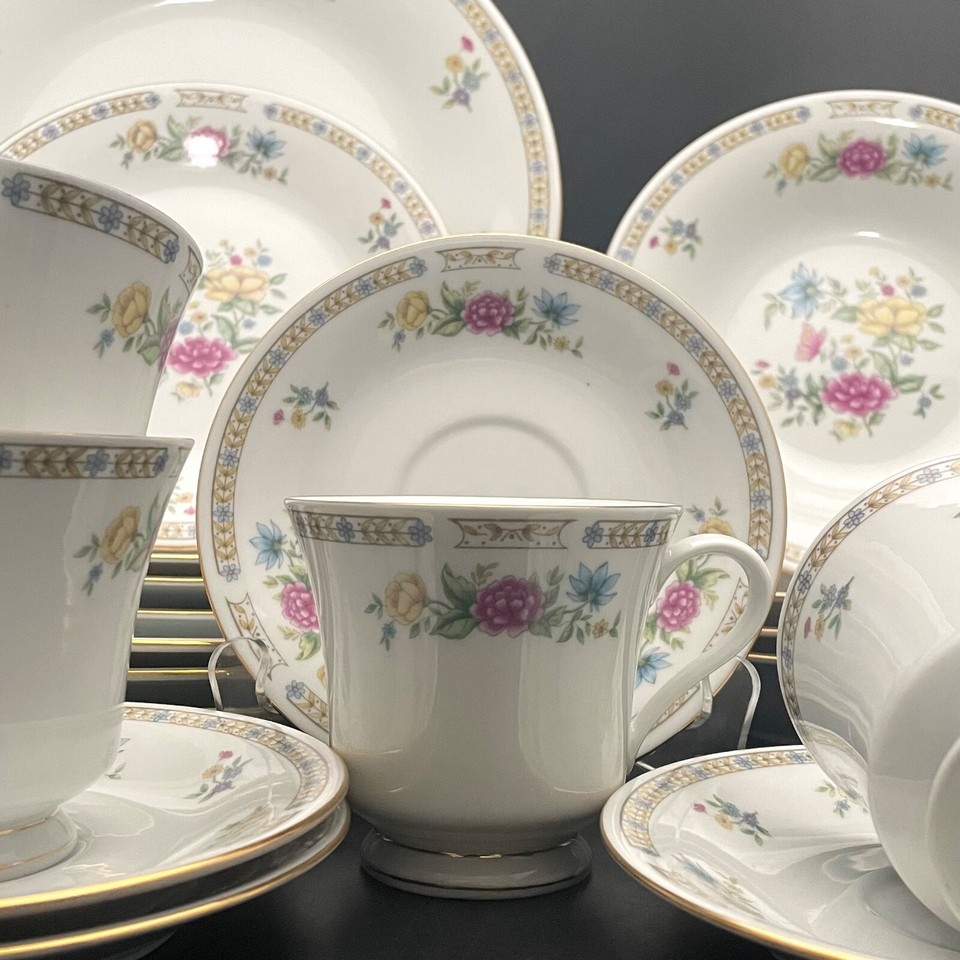 Liling Fine China Ling Rose Dinnerware 20 Piece Set for 4 c1980s Made ...