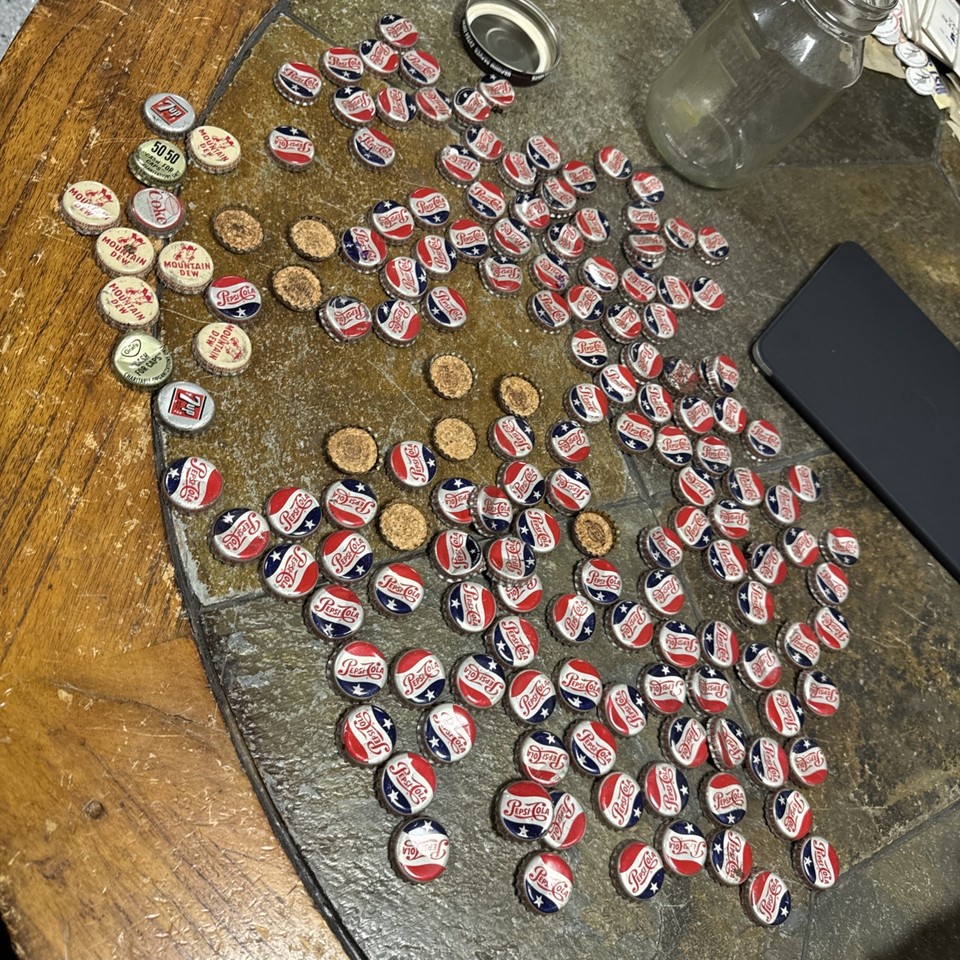 Huge LOT of Over 150 Bottle Caps Cork Lined PEPSi Star, 7up, Mountain ...