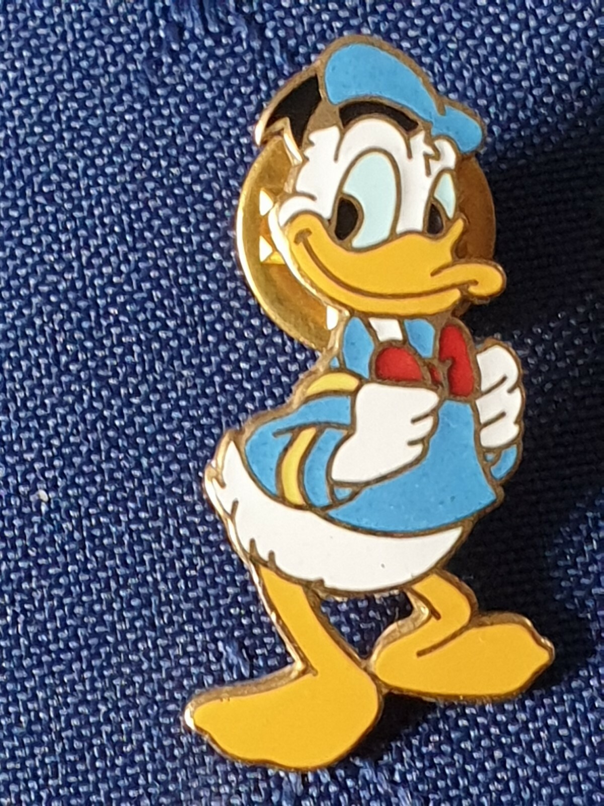 MINNIE MOUSE & DONALD DUCK BADGES | eBay Australia