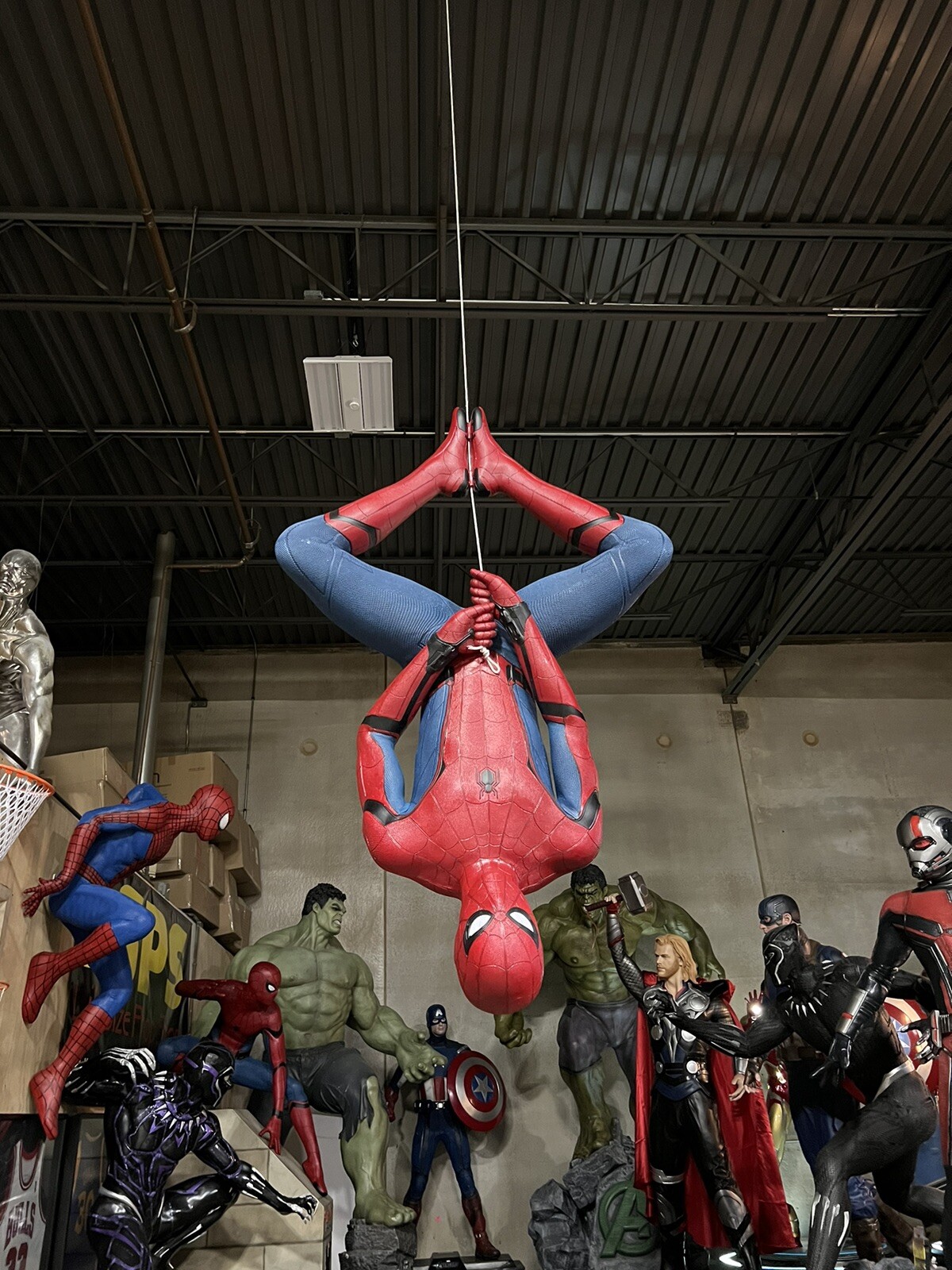 Life Size Marvel Homecoming Hanging Spiderman 1:1 Full Size Prop Statue ...