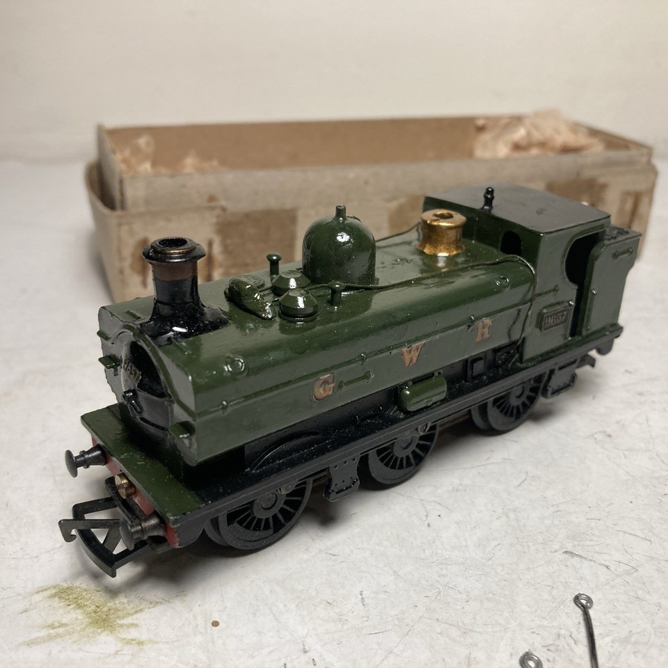Kitbuilt GWR 0-4-0 Pannier Tank Loco White MNetal Body on a Triang R52 ...