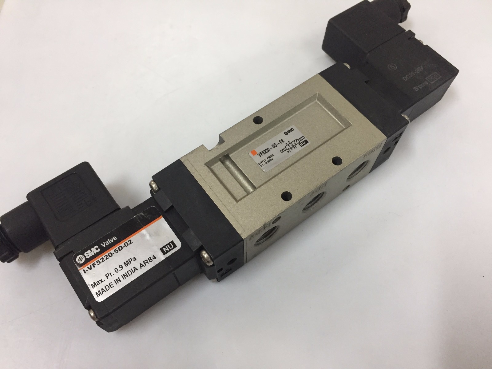 SMC VF5220-5D-02 5/2-Way 1/4" Pneumatic Directional Control Valve 24V ...