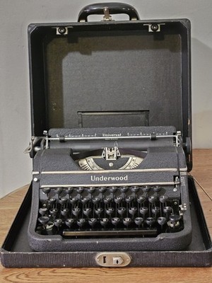 Rare Vintage 1930s-40s UNDERWOOD UNIVERSAL PORTABLE TYPEWRITER W/Case ...