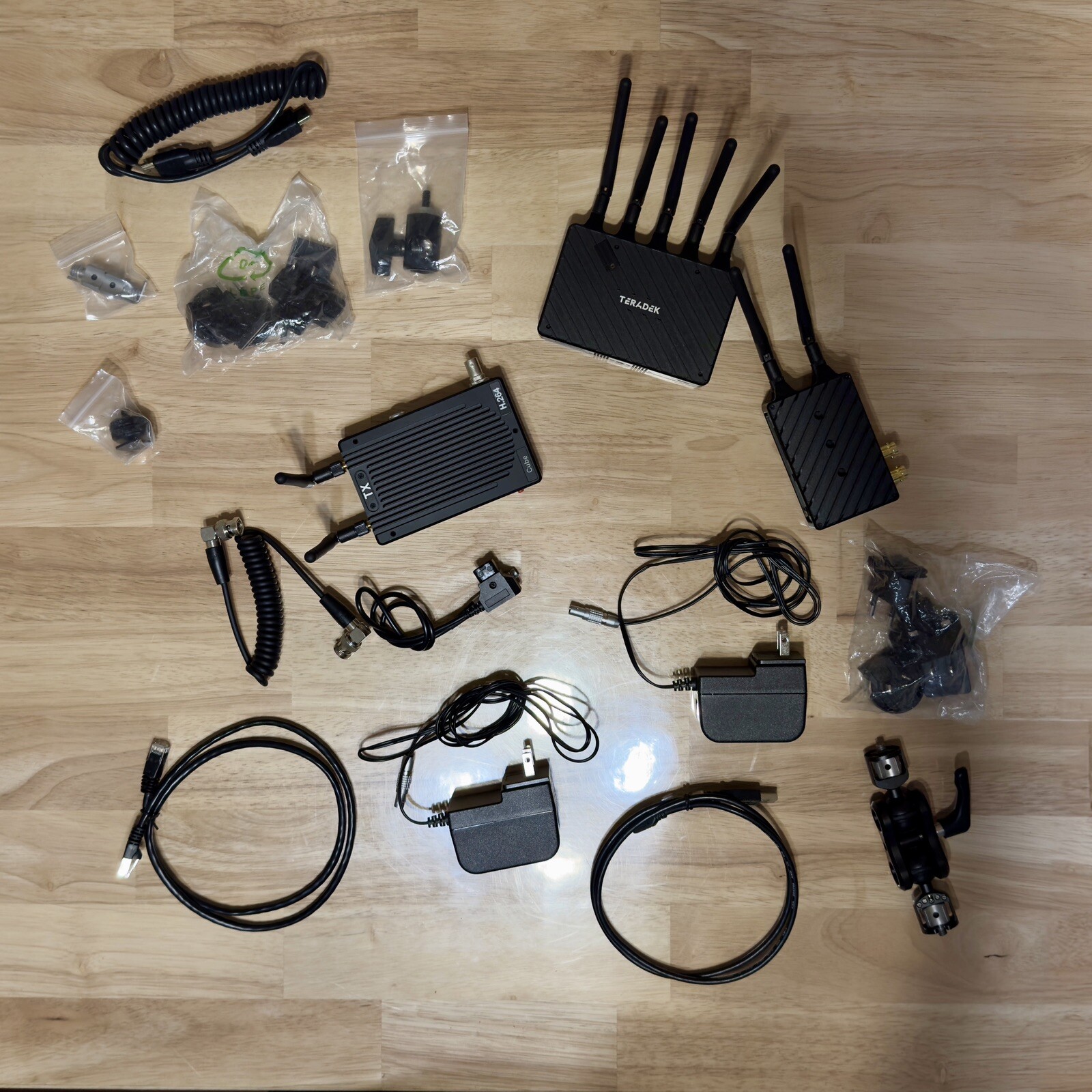 Teradek Bolt 4K LT 750 3G-SDI/HDMI Transmitter Receiver & Teradek Cube ...