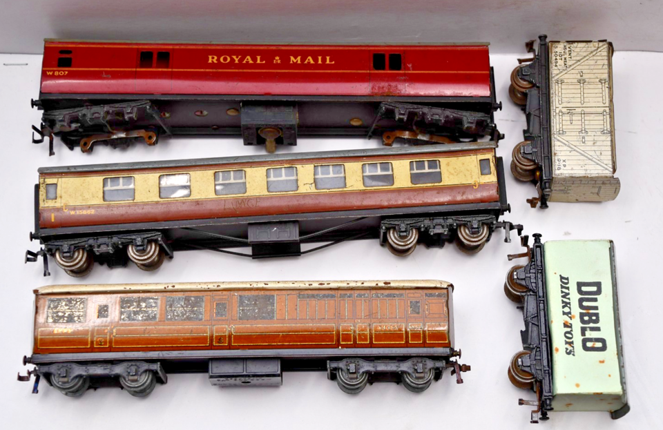 JOB LOT TTR TRIX TWIN RAILWAY LOCO - CARRIAGES + See PICS SPARES OR ...