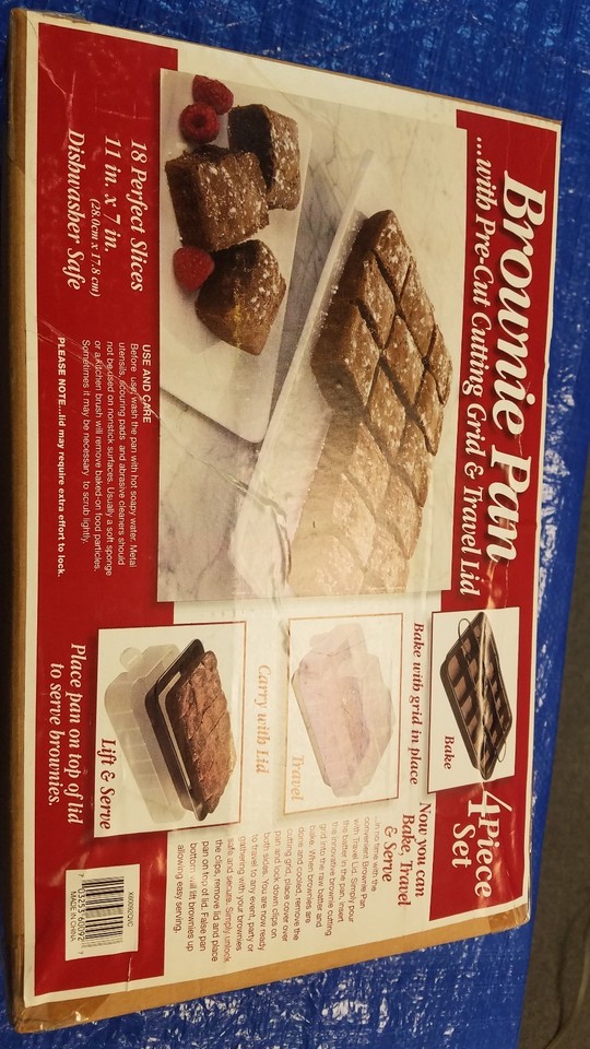 BROWNIE PAN 4-PIECE SET WITH PRE-CUT CUTTING GRID & TRAVEL LID New | eBay