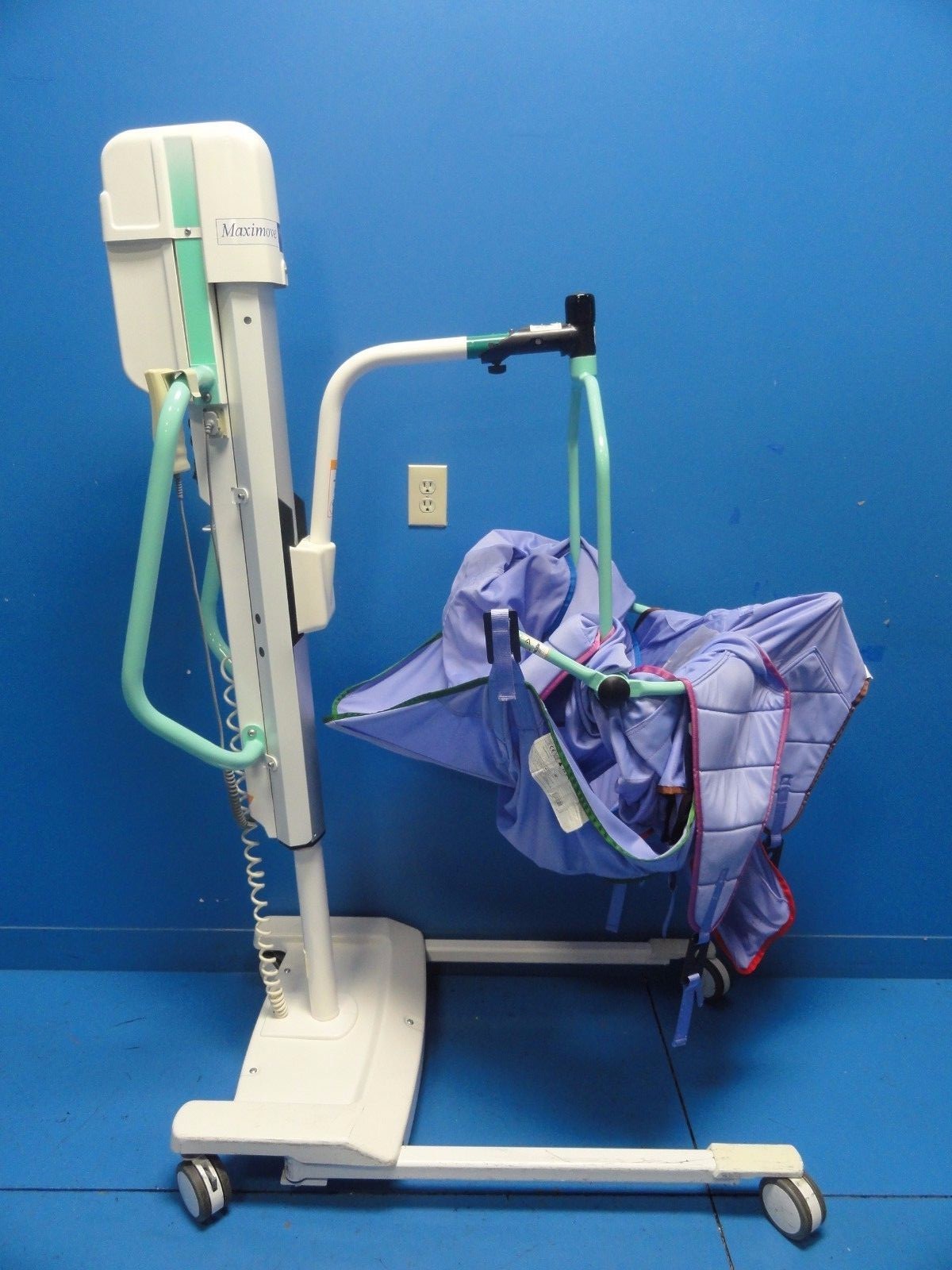 ARJO HUNTLEIGH MaxiMove Battery Powered Passive Sling Lift W/ Slings ...