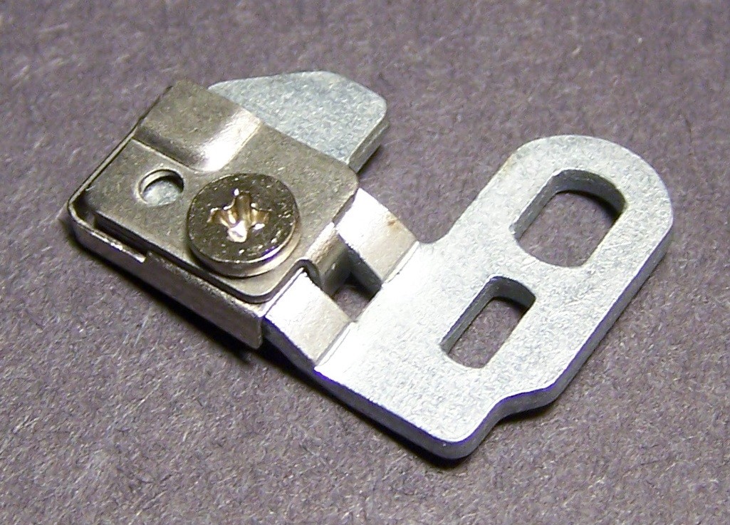 BOBBIN CASE STOPPER Singer 1500 2638 2662 7422 7424 7426 7442 7444 7446 ...